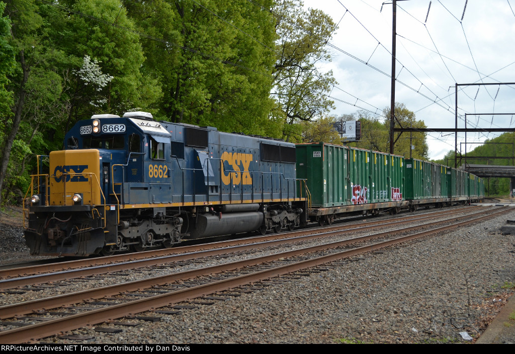CSX SD50-3 8662 leads Q706-07
